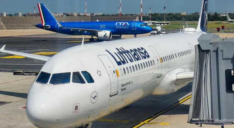 Il capitano va in bagno, il copilota ha un malore improvviso: volo ...