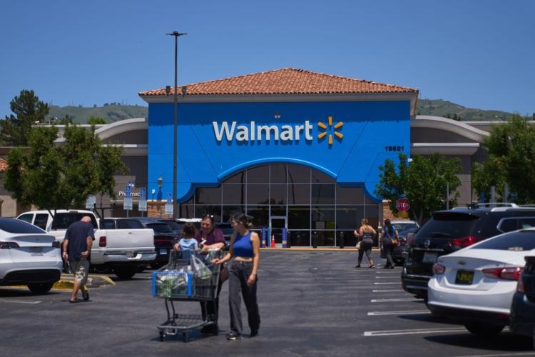 Le patron des magasins Walmart se fait enguirlander par Donald Trump