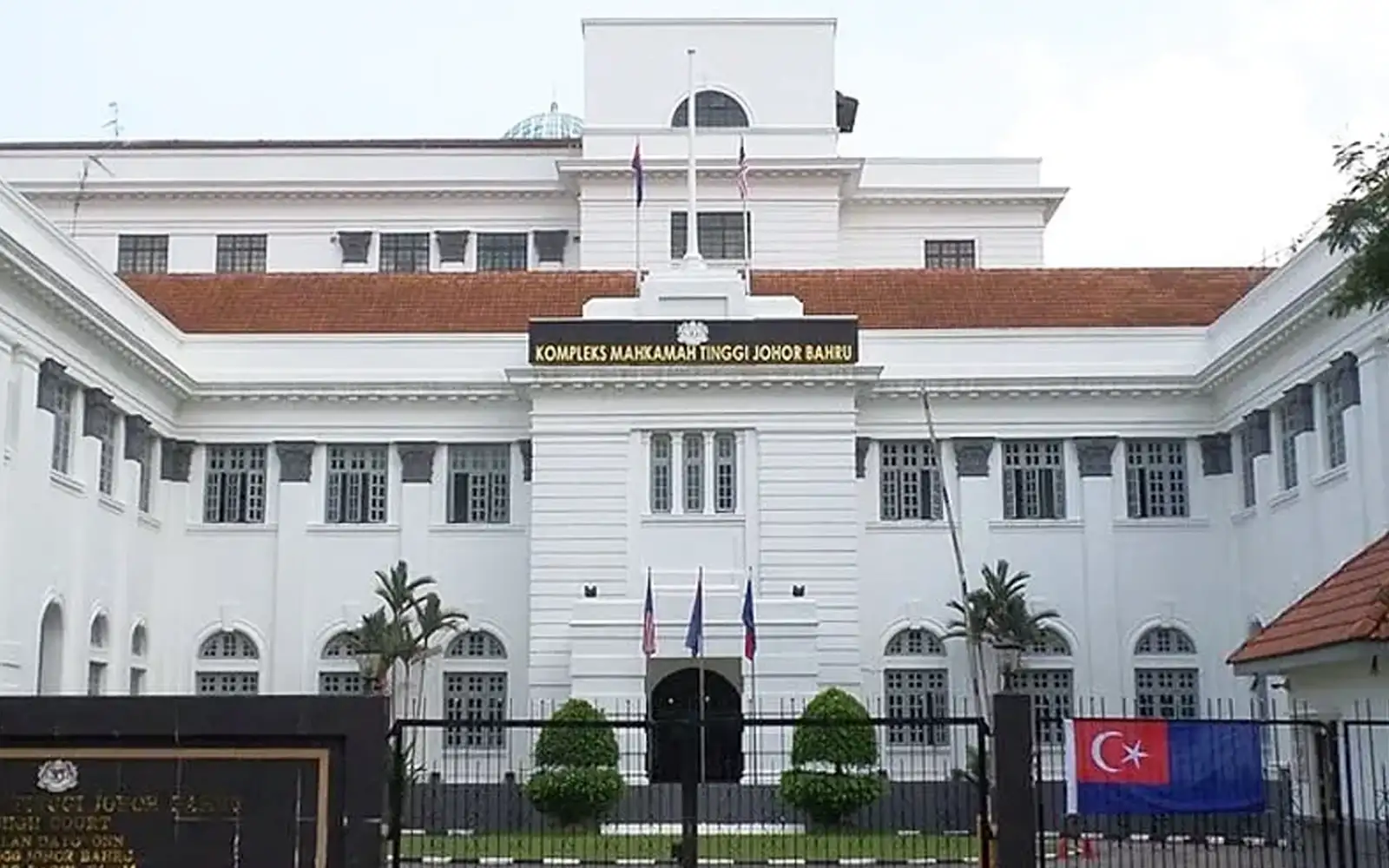 6 plead not guilty to armed riot at Mount Austin restaurant