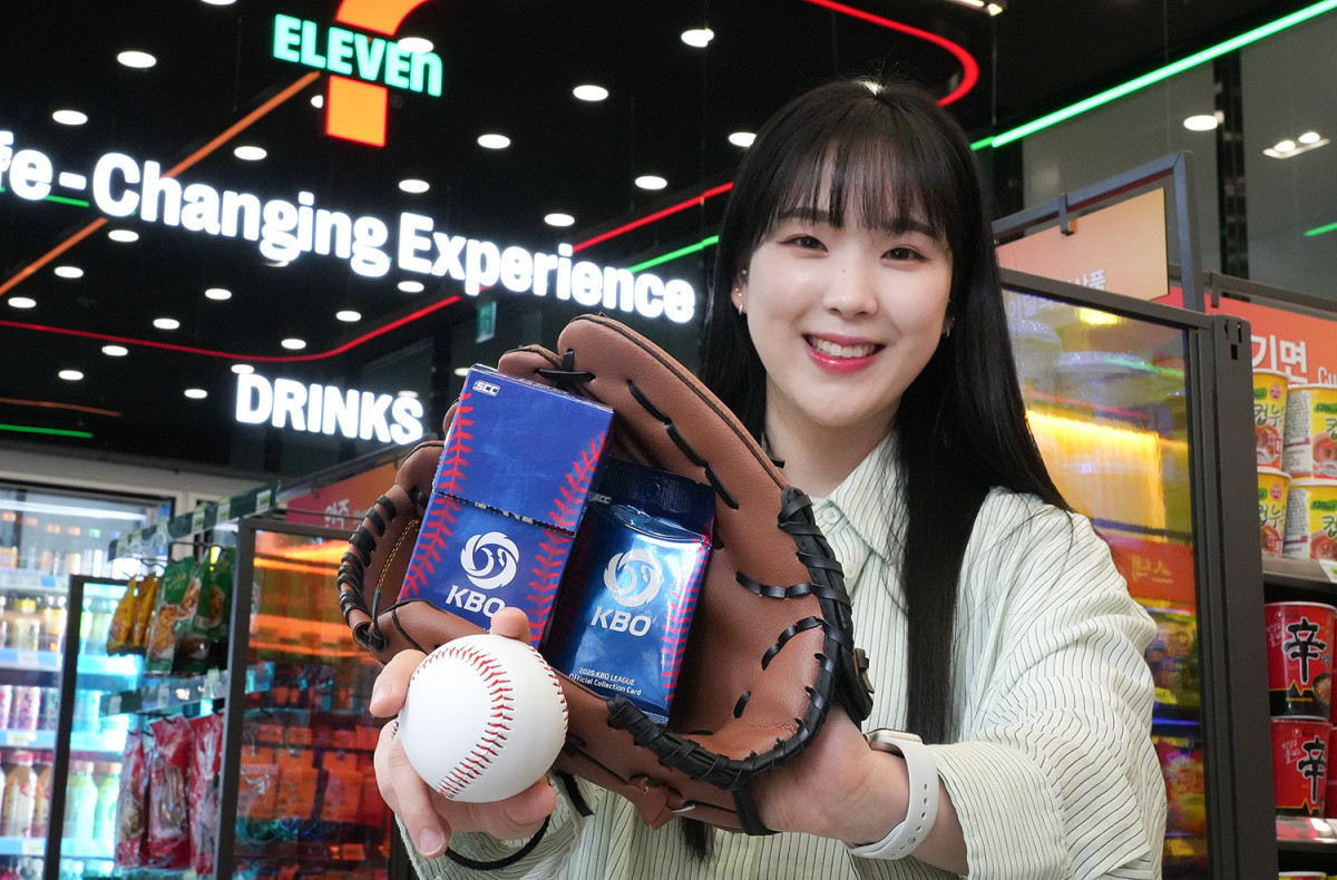 [포토] 세븐일레븐 “프로야구 선수 151명 담은 KBO 포카 판매”