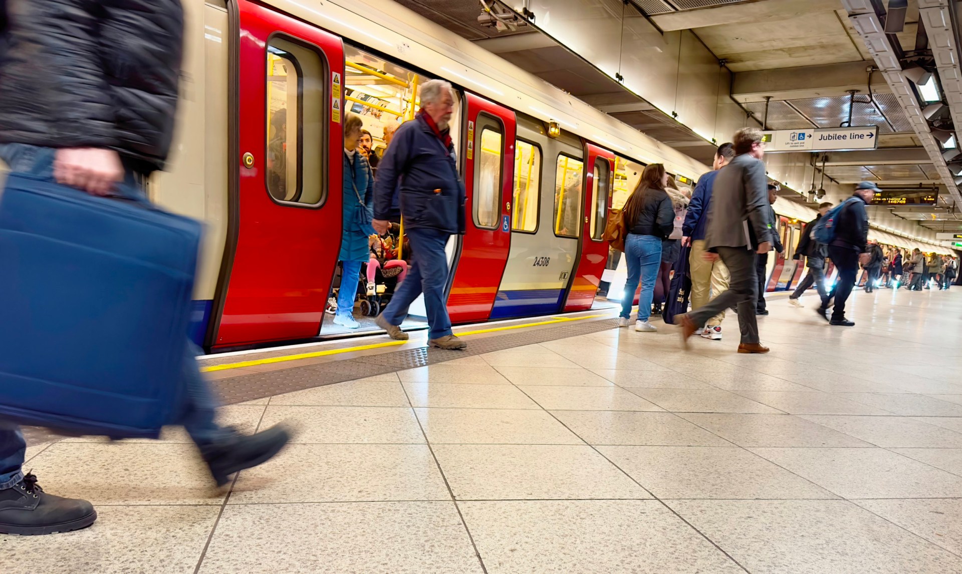 Signal system meltdown causes severe delays on London Underground lines