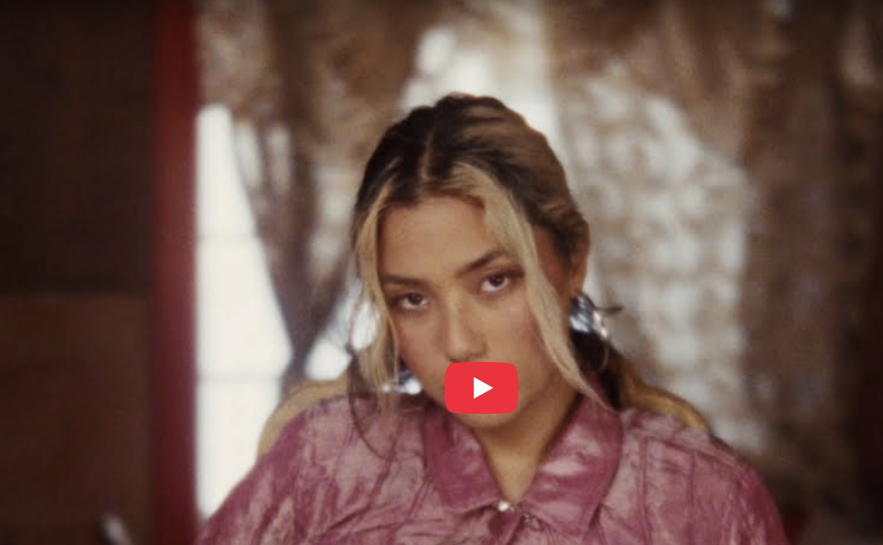 Angie de Spill Tab, premier album d’une Franco-Coréenne qui désaxe la pop