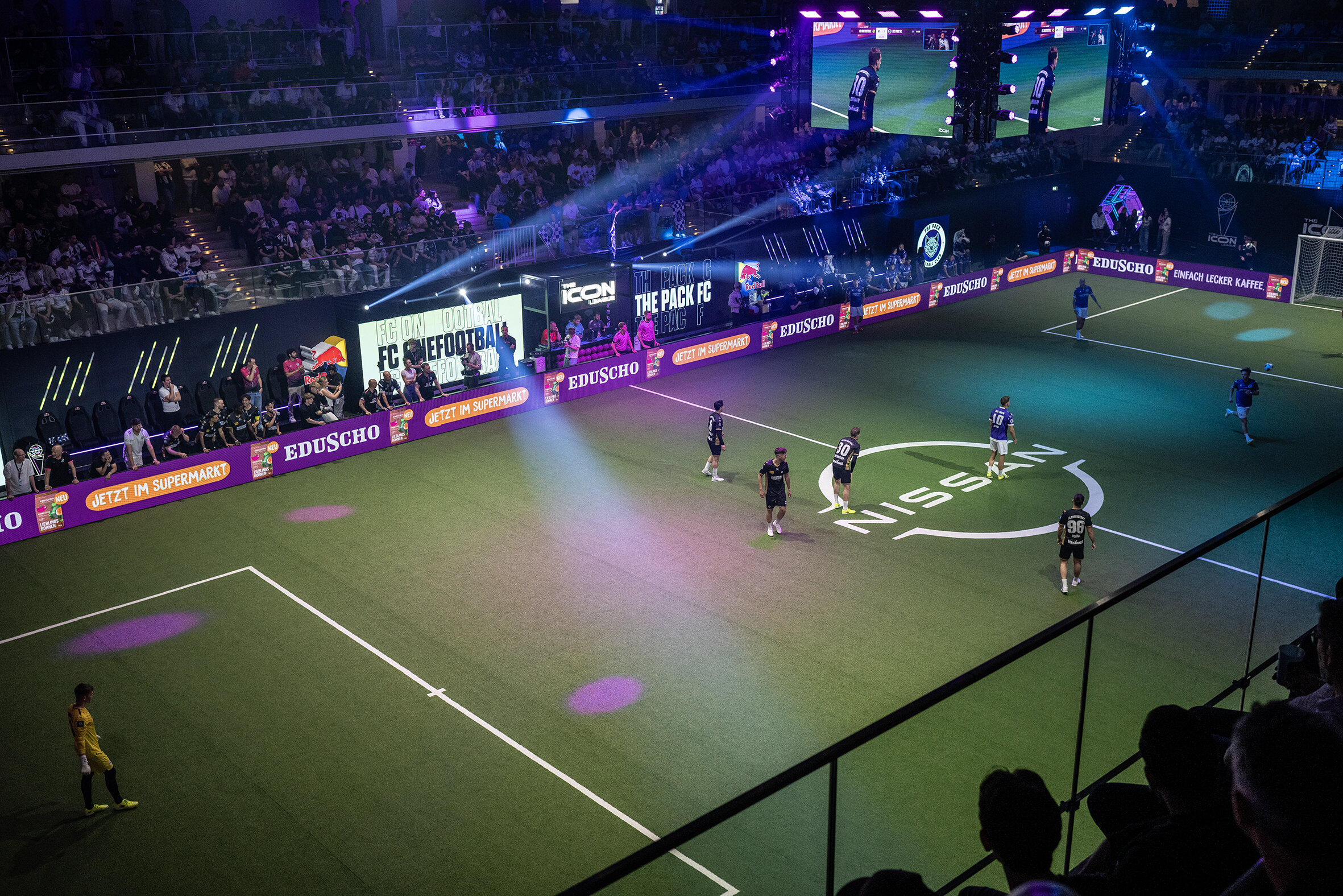 Fußballprofis und Stars bei der Icon League in Düsseldorf