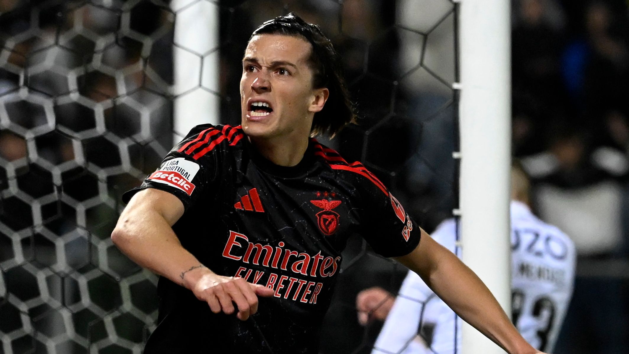 Madrid & Benfica in €50m talks for ex-Man Utd full-back Carreras