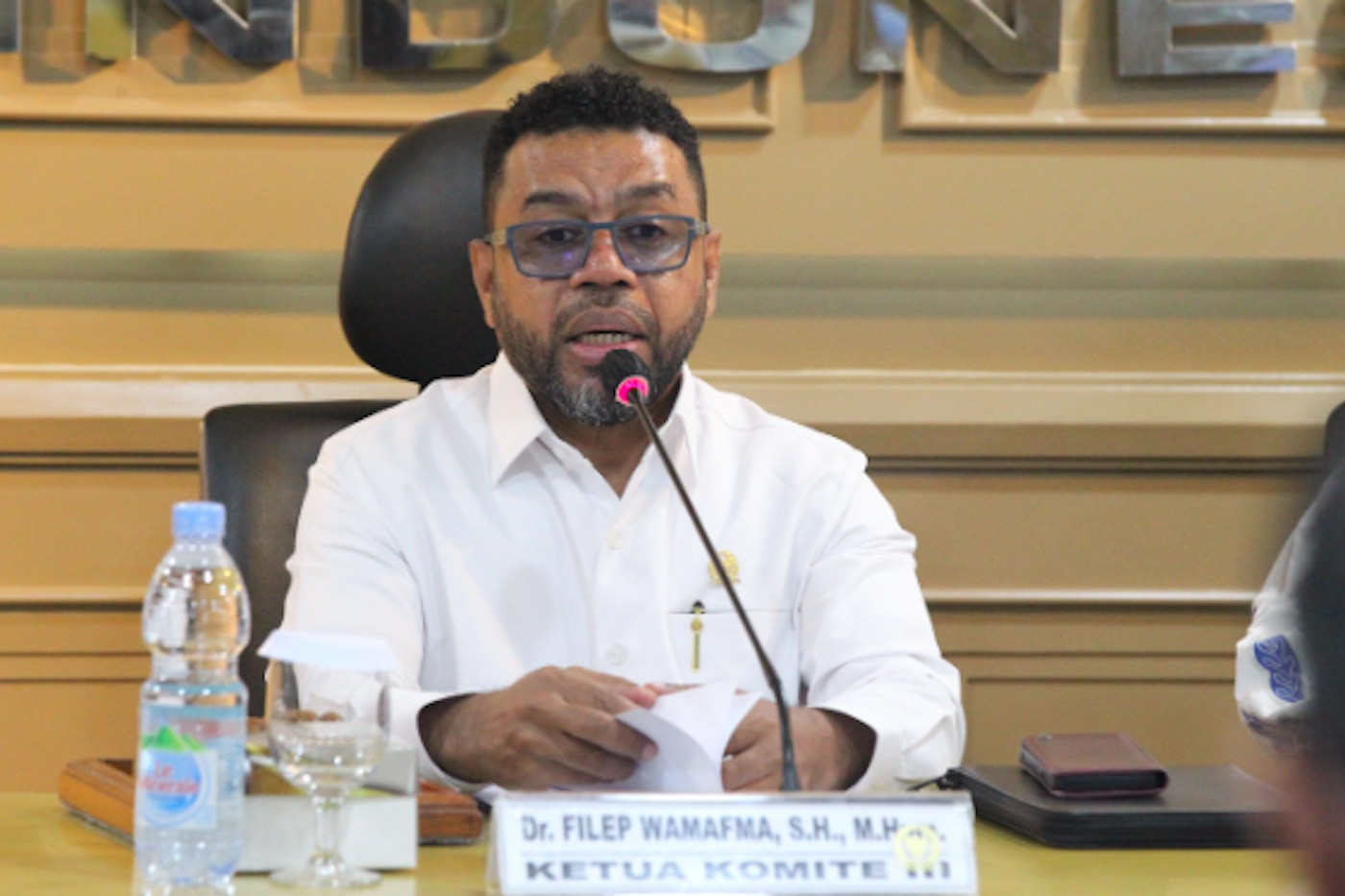 Senator Filep Wamafma Merespons Keluhan Masyarakat Raja Ampat Soal ...