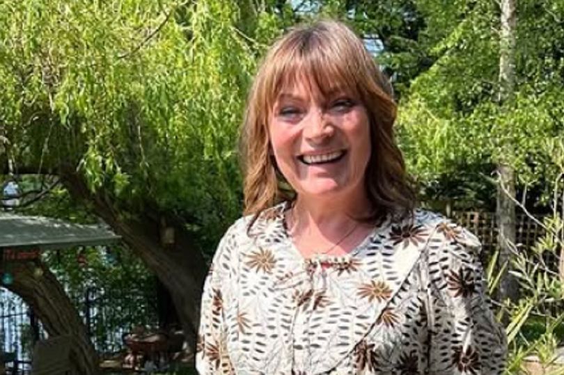 Lorraine Kelly beams in photo from garden as she tells fans 'on the ...