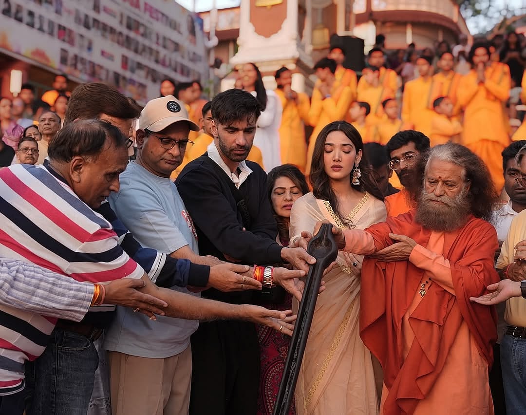 ‘Ginny Weds Sunny 2’ actors Avinash Tiwary and Medha Shankr seek blessings at Rishikesh Ganga aarti
