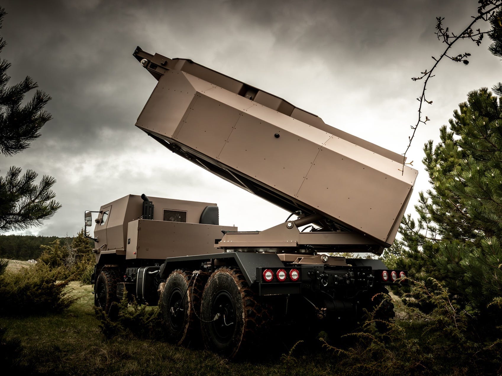 The US-made HIMARS rocket and missile launcher that's been key in ...