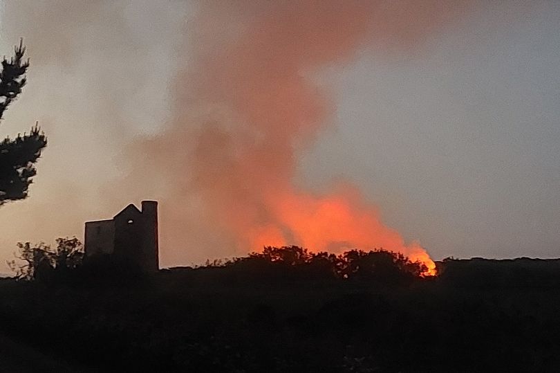 Dramatic pictures capture Cornwall gorse fire