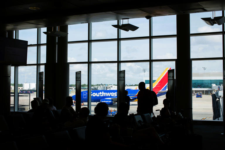 Houston Hobby ATC Tower Power Outage Prompts FAA Investigation