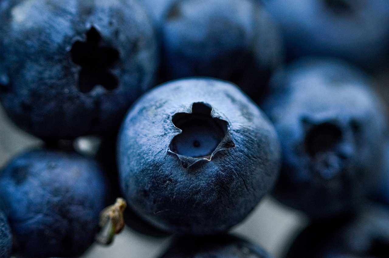 10 Fruits That Slow Aging Naturally