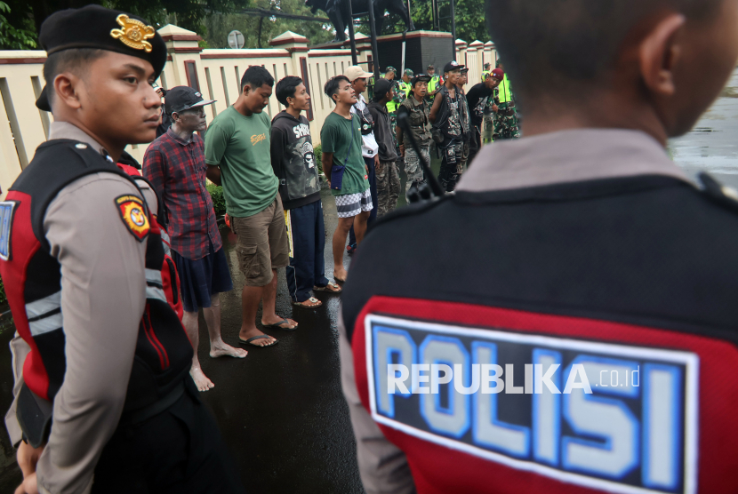 Polisi Bebaskan Ratusan Preman Usai Lakukan Pembinaan