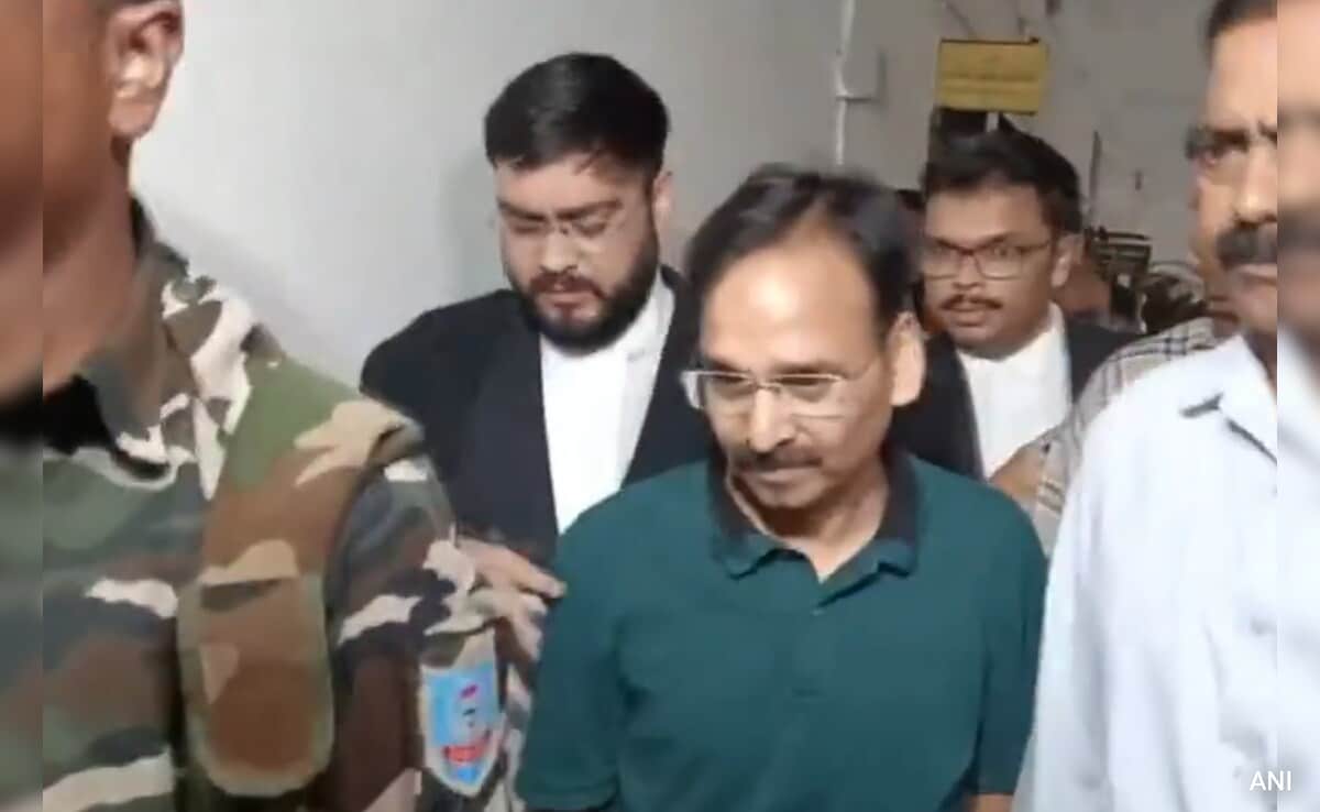 Jharkhand IAS Officer Vinay Kumar Choubey Arrested In Money Laundering ...