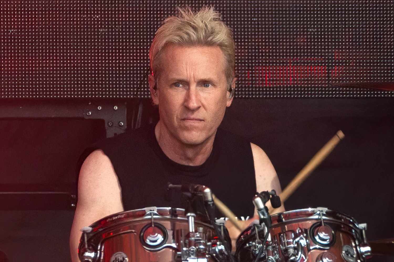 Josh Freese Theorizes Why He Was Fired from the Foo Fighters: A Poodle ...