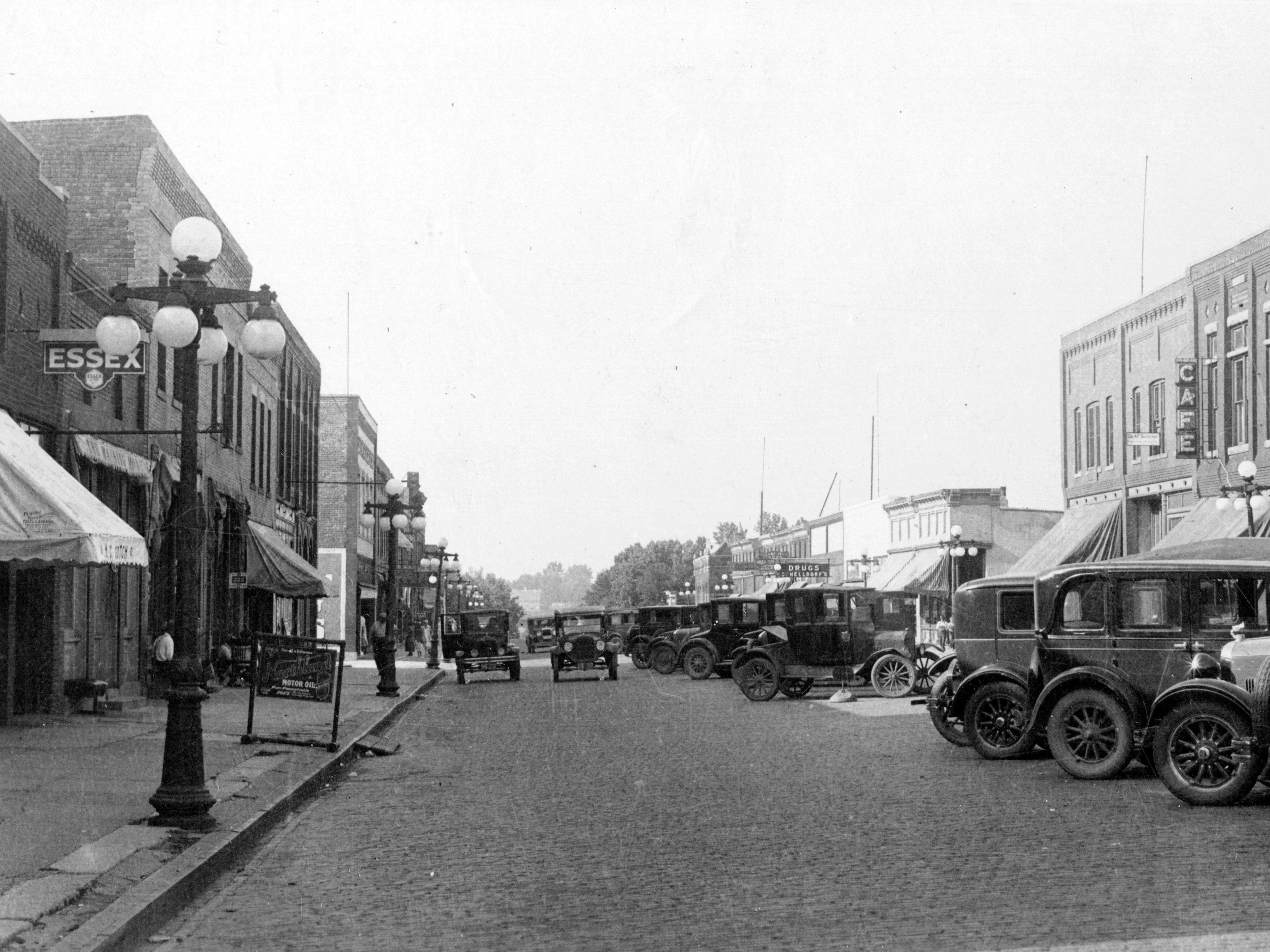 Vintage photos show what life was like in America's small towns a ...