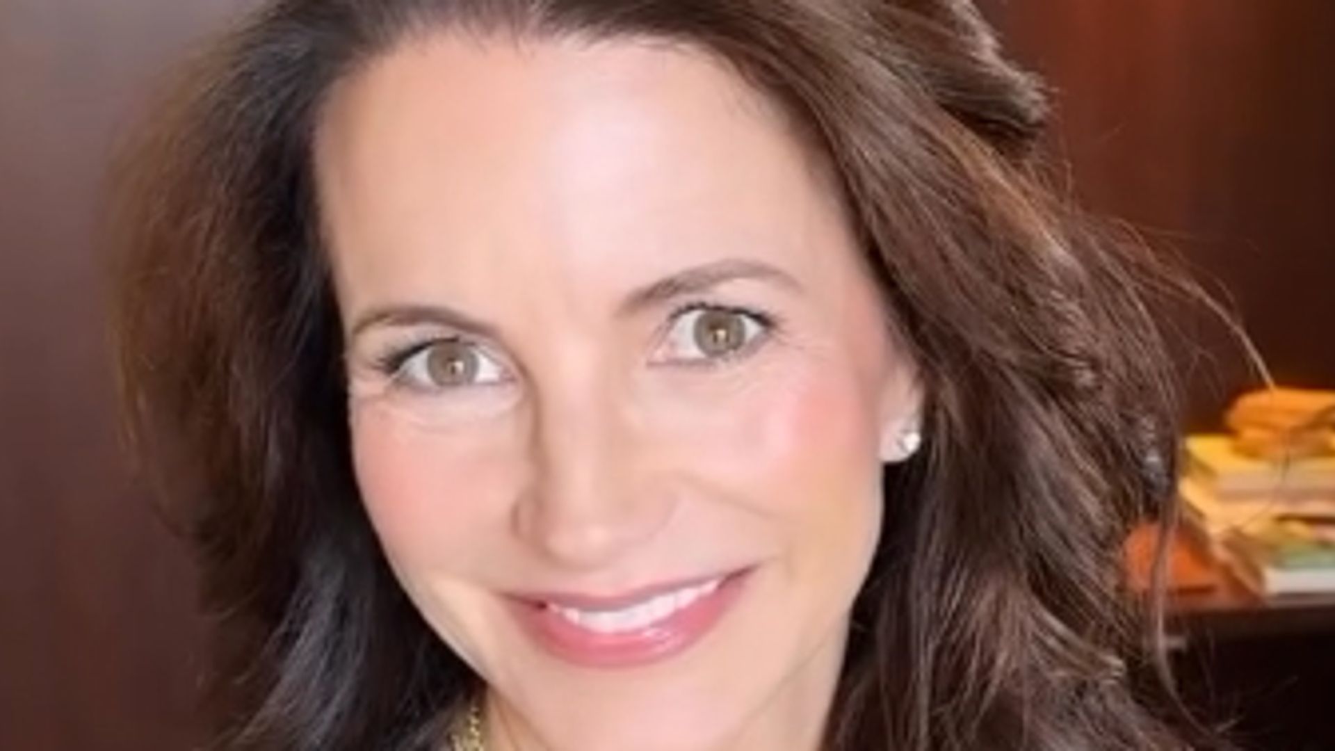 Kristin Davis, 60, credits her thick, shiny hair to this microbiome ...