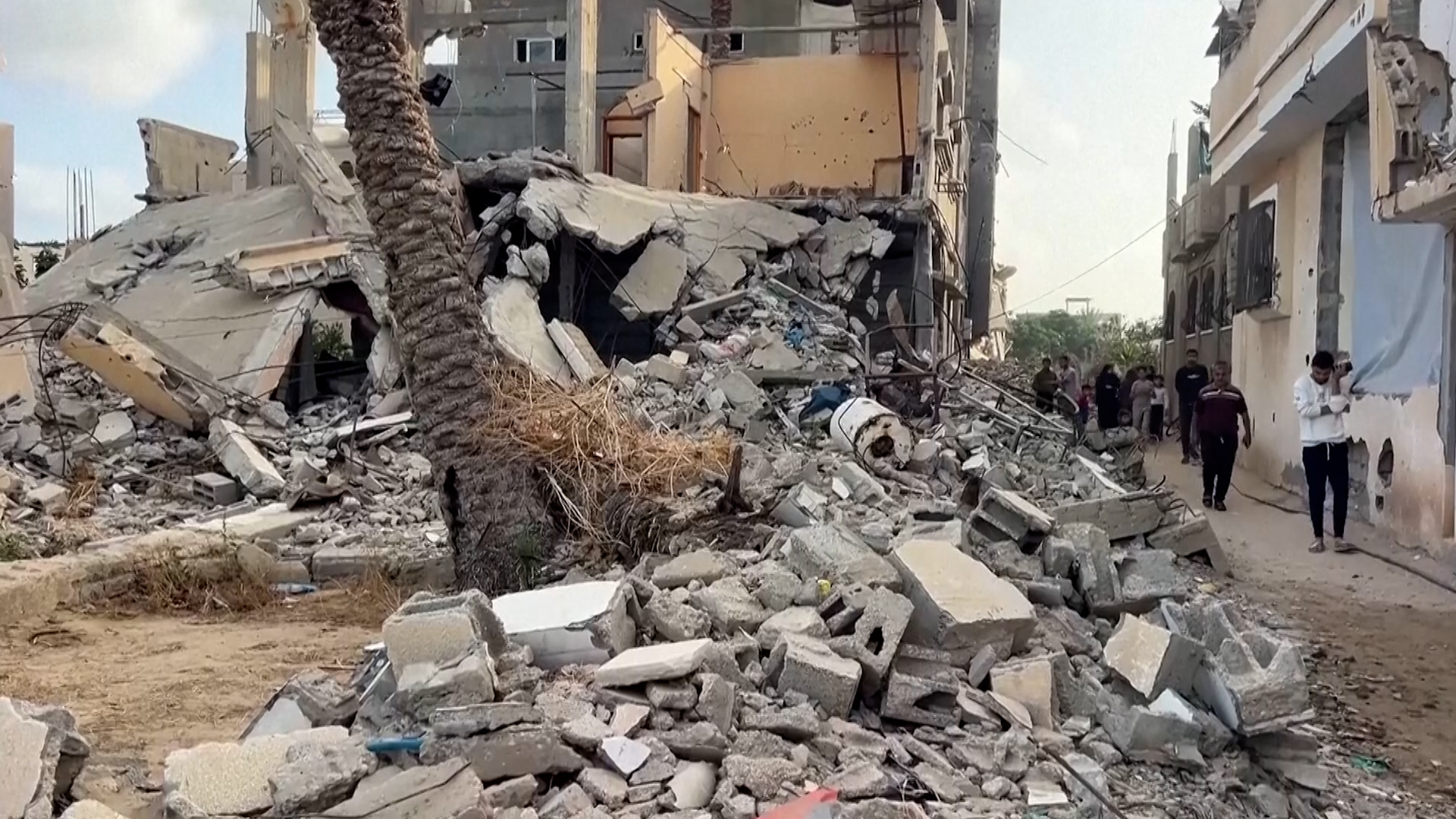 Israeli forces disguised as civilians raid Gaza neighbourhood