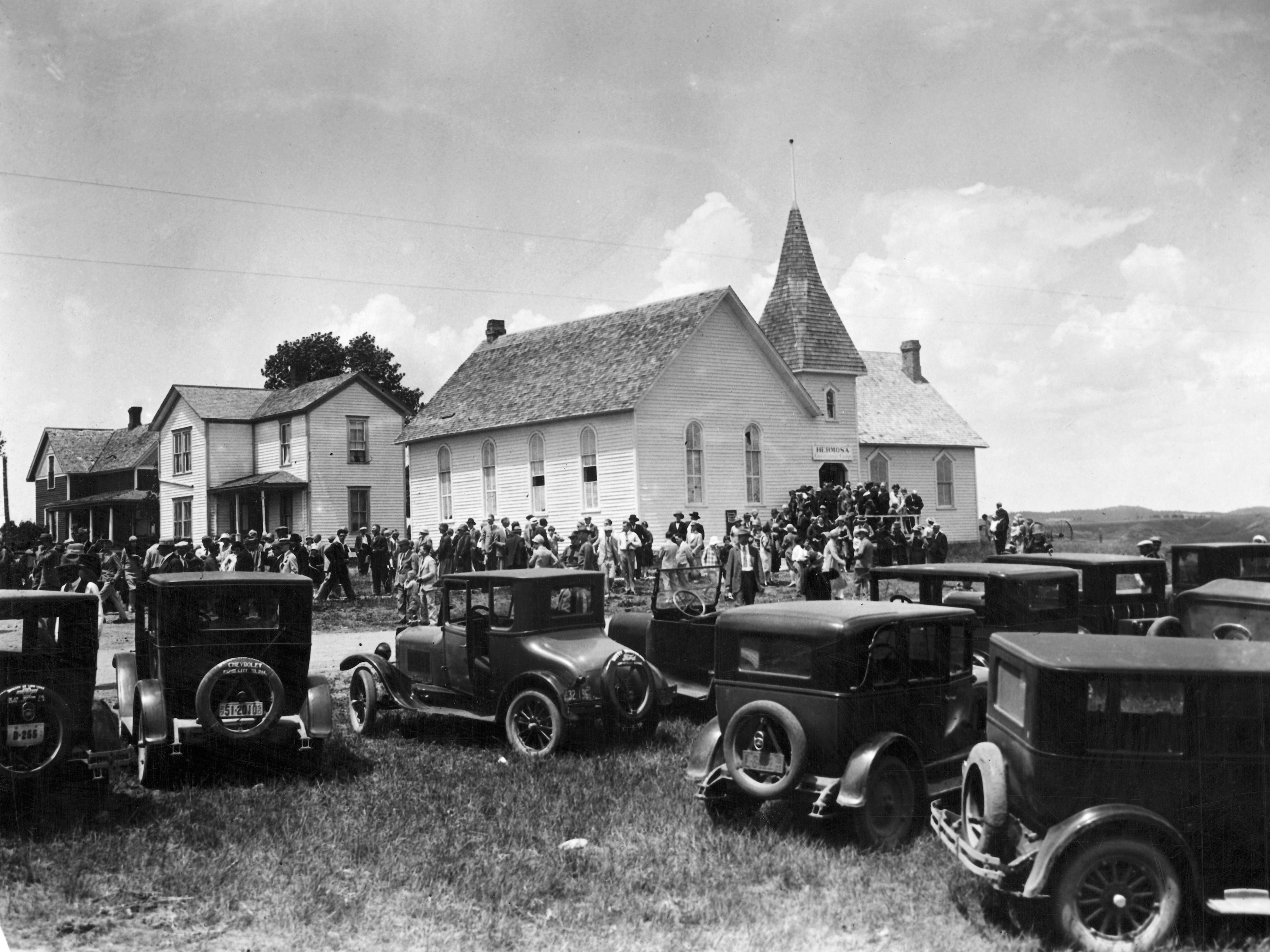 Vintage photos show what life was like in America's small towns a ...