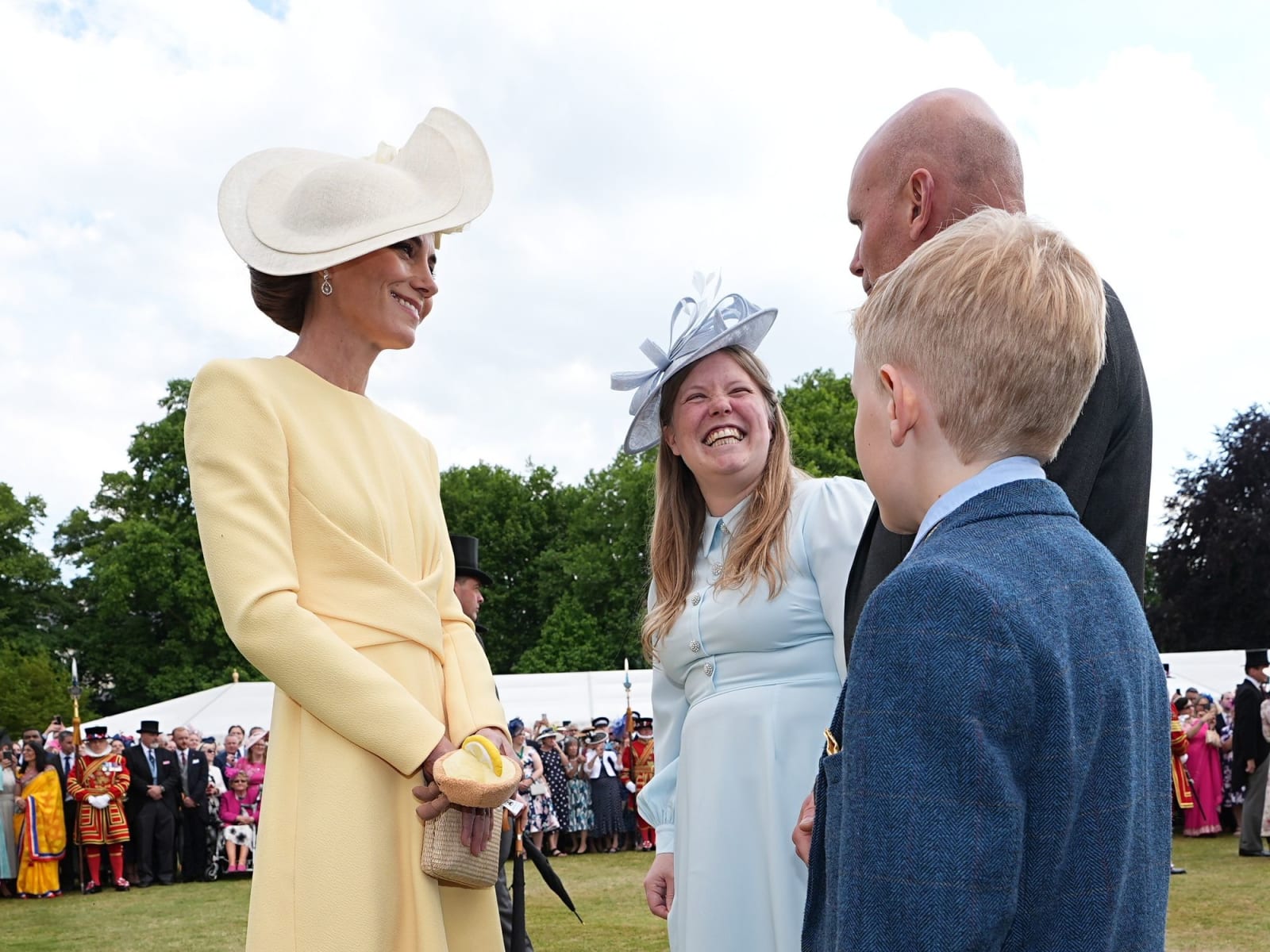 Princess Kate reunites with Liz Hatton's family in emotional meeting at ...