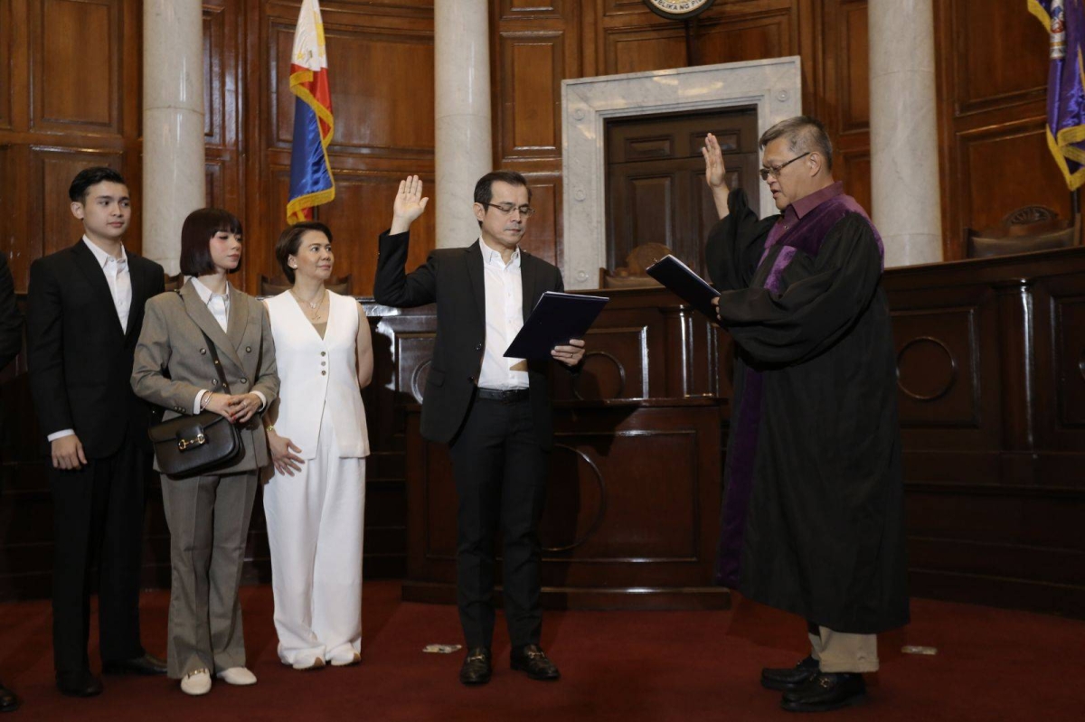 Isko Moreno takes oath as Manila mayor