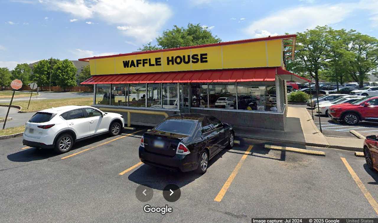 NJ Man Stabs Waffle House Diner During Fight With Woman: PA State Police