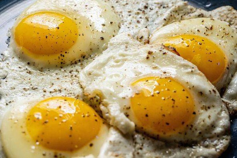 You can cook perfect fried eggs in 30 seconds without using a frying ...