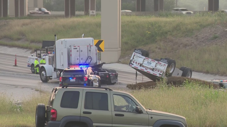 Rollover crash on Highway 151 causes traffic backup