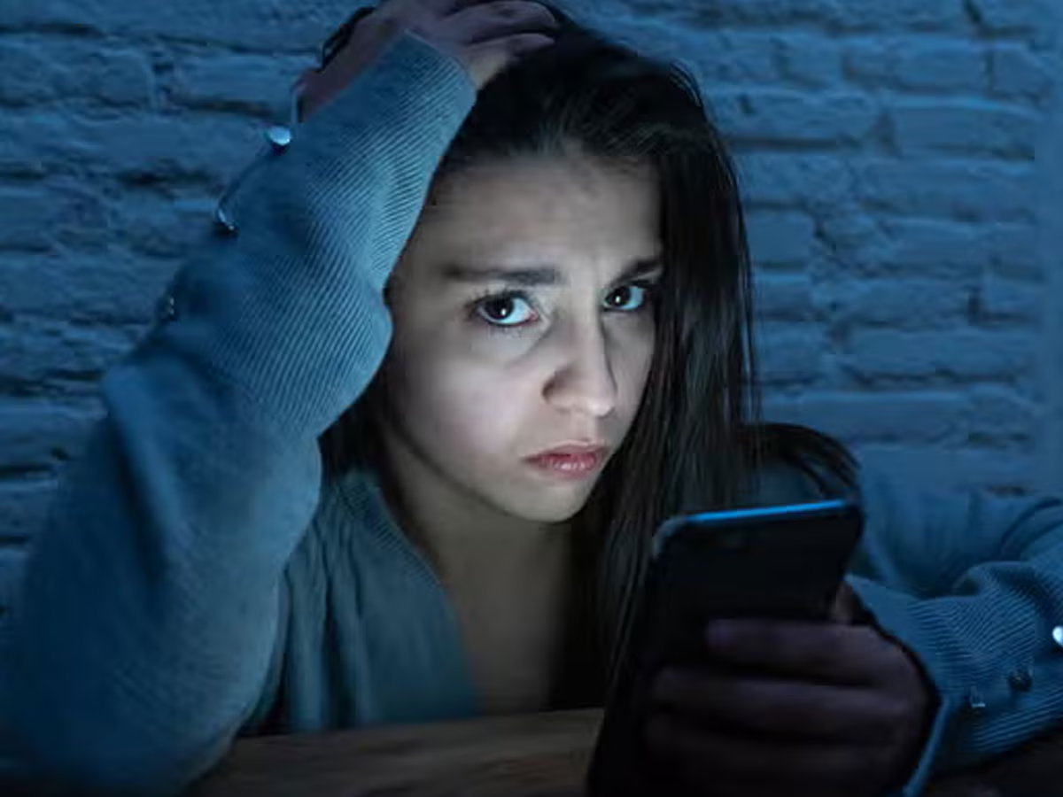 How can girls avoid online stalking? So that they do not get unwanted ...