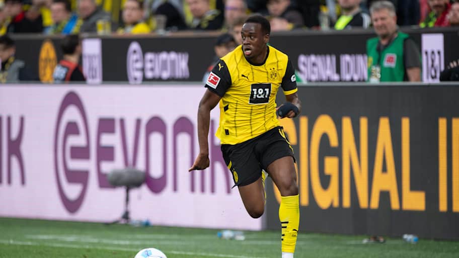 Arsenal, Chelsea Sent Jamie Gittens Transfer Message by Dortmund Chief