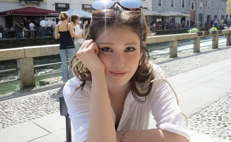 明現身台北101出席開幕活動！Somi低調抵台