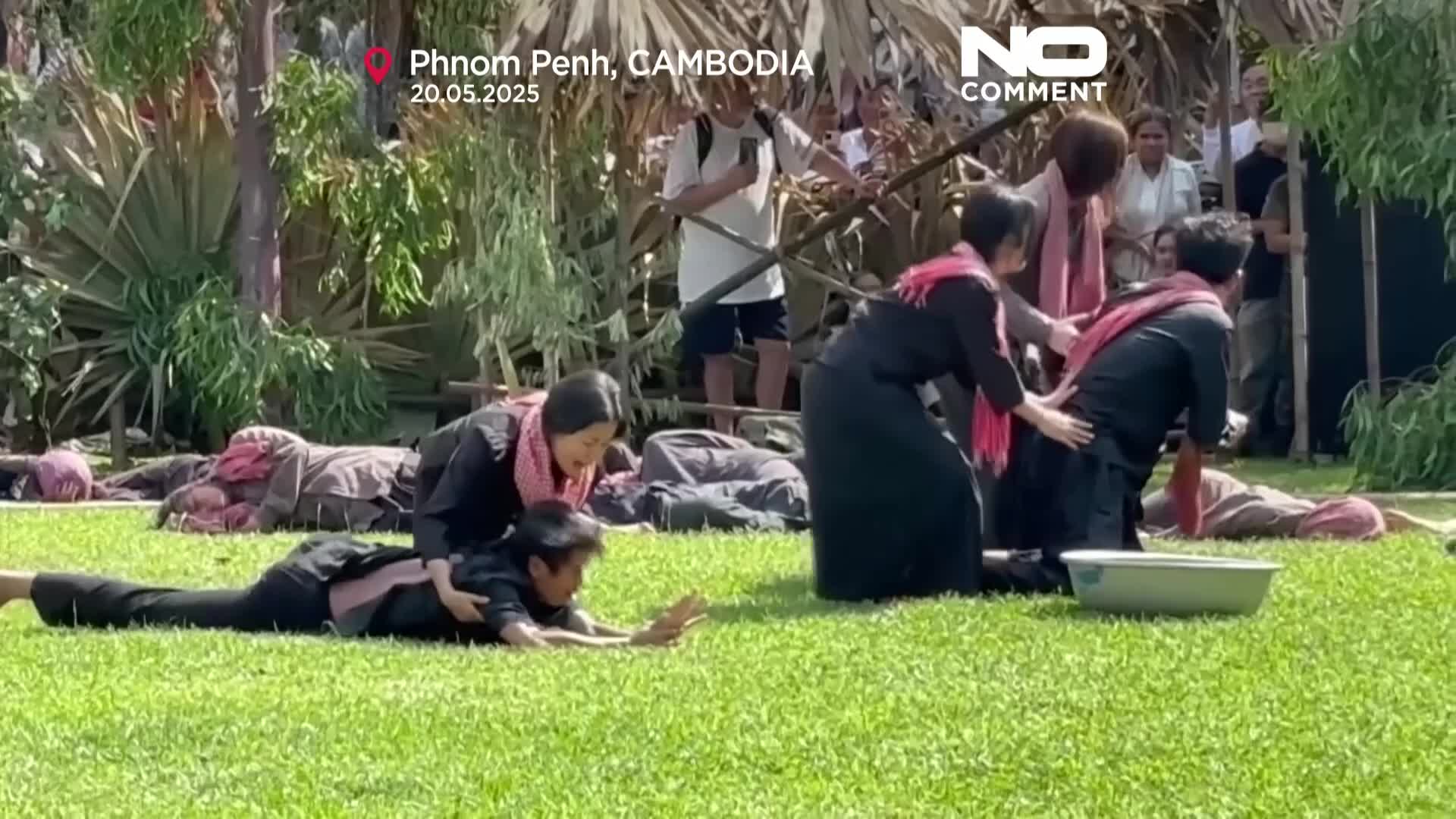 Kambodschaner gedenken der Opfer der Roten Khmer 50 Jahre später