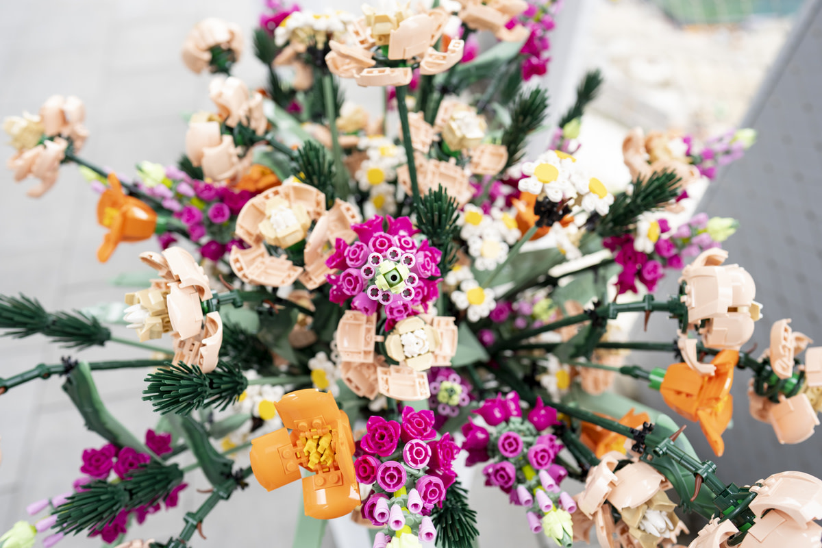 New York City Stoop Decorated with LEGO Flowers Has Jaws on the Floor