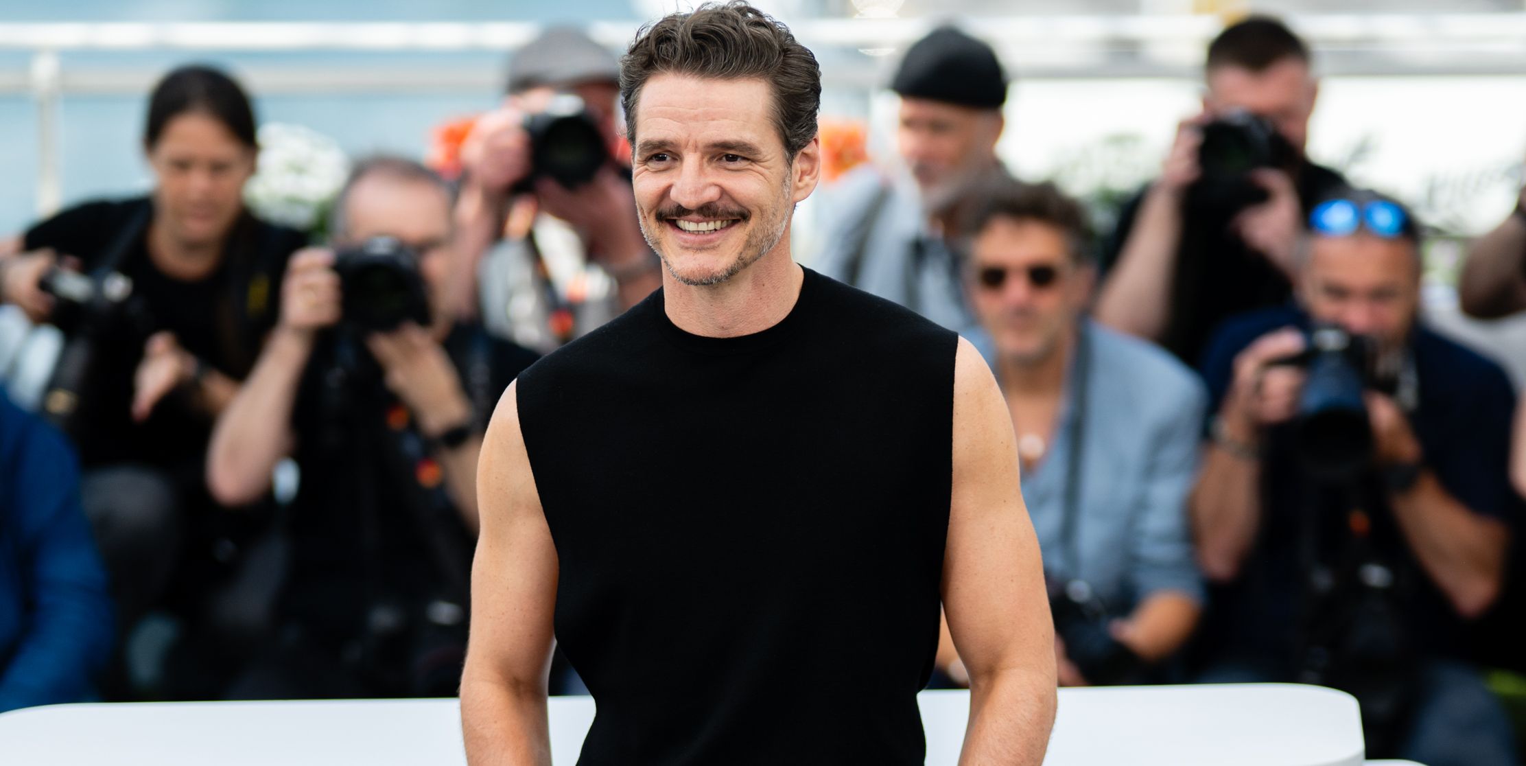 Pedro Pascal's Biceps are Trending – Here's the Bodyweight Workout He ...