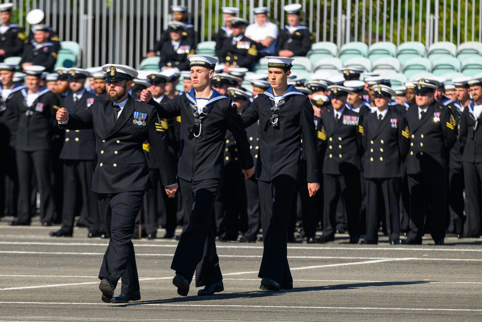 Dedicated Royal Navy, Army and RAF troops receive new above inflation ...