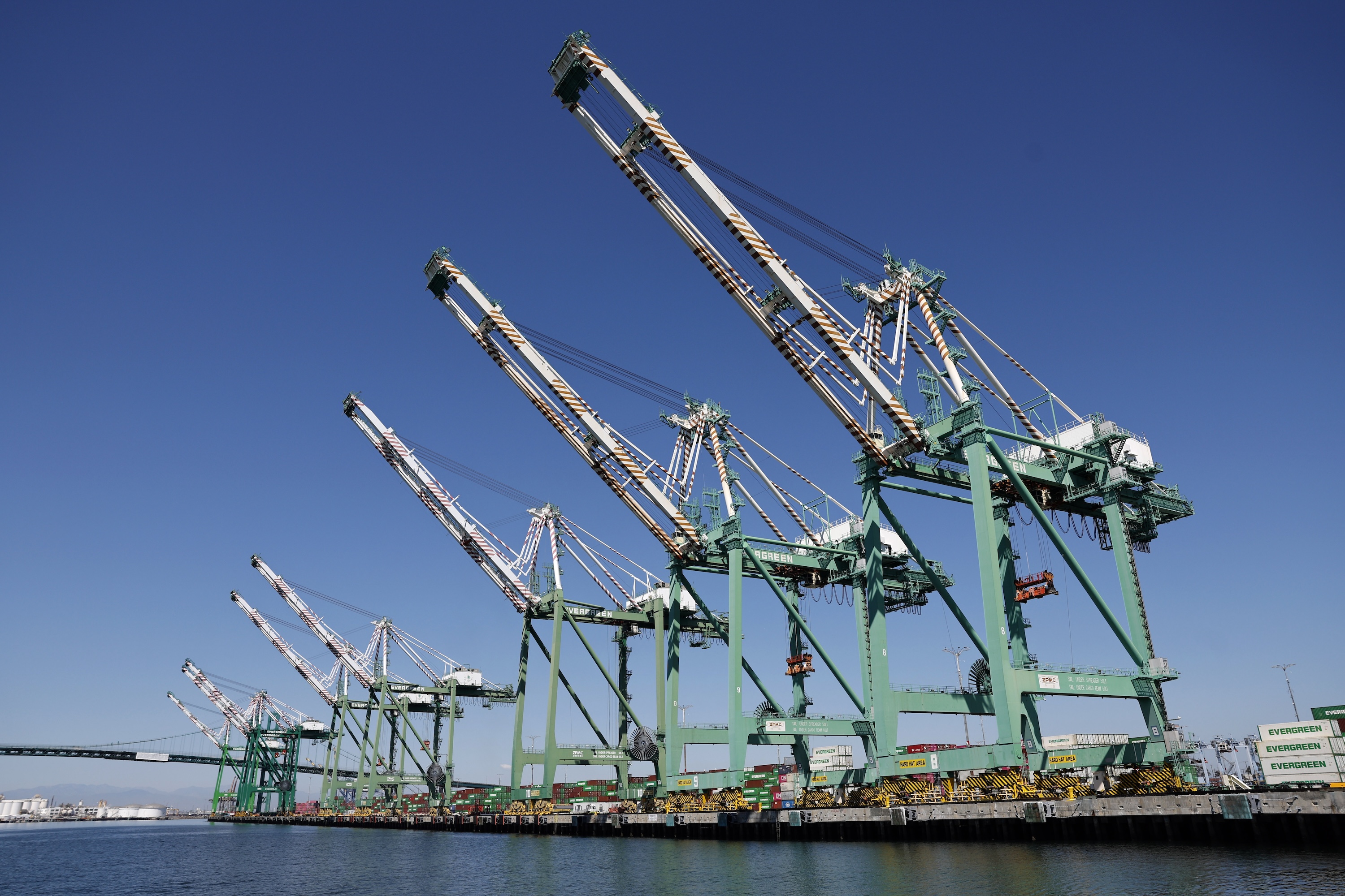 US Ports Warn of $6.7B Bill if 100% Tariff on China-Made Cranes Kicks in