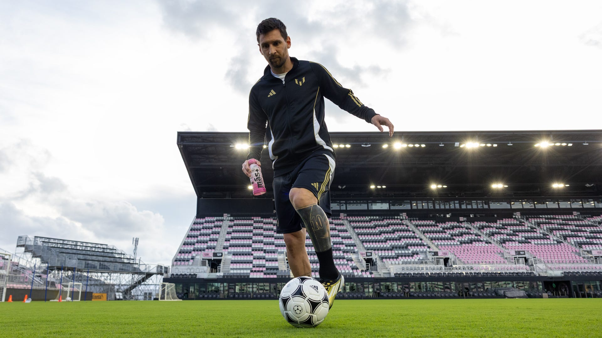 Más+ by Messi unveils 'Trick Shot Challenge,' giving fans a 'shot' to ...