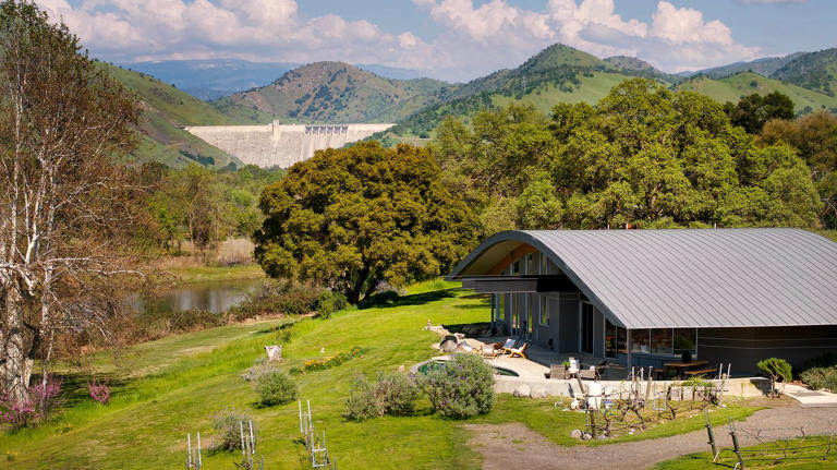 A Frank Lloyd Wright Protégé Built This $2.3M Home With a Massive ...