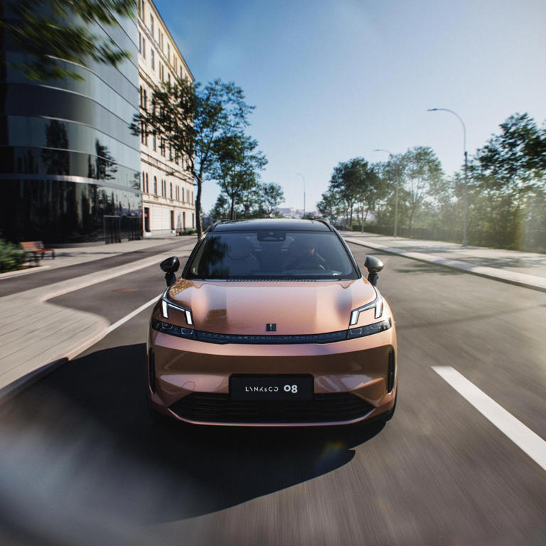 Al volante del Lynk & Co 08: Un SUV PHEV con 200 km de autonomía eléctrica para llegar muy lejos