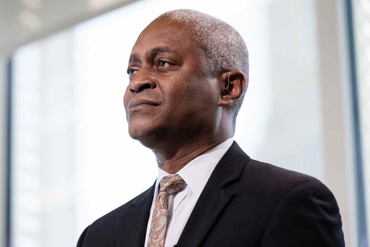 Fed’s Bostic Signals Longer Delay in Cutting Interest Rates