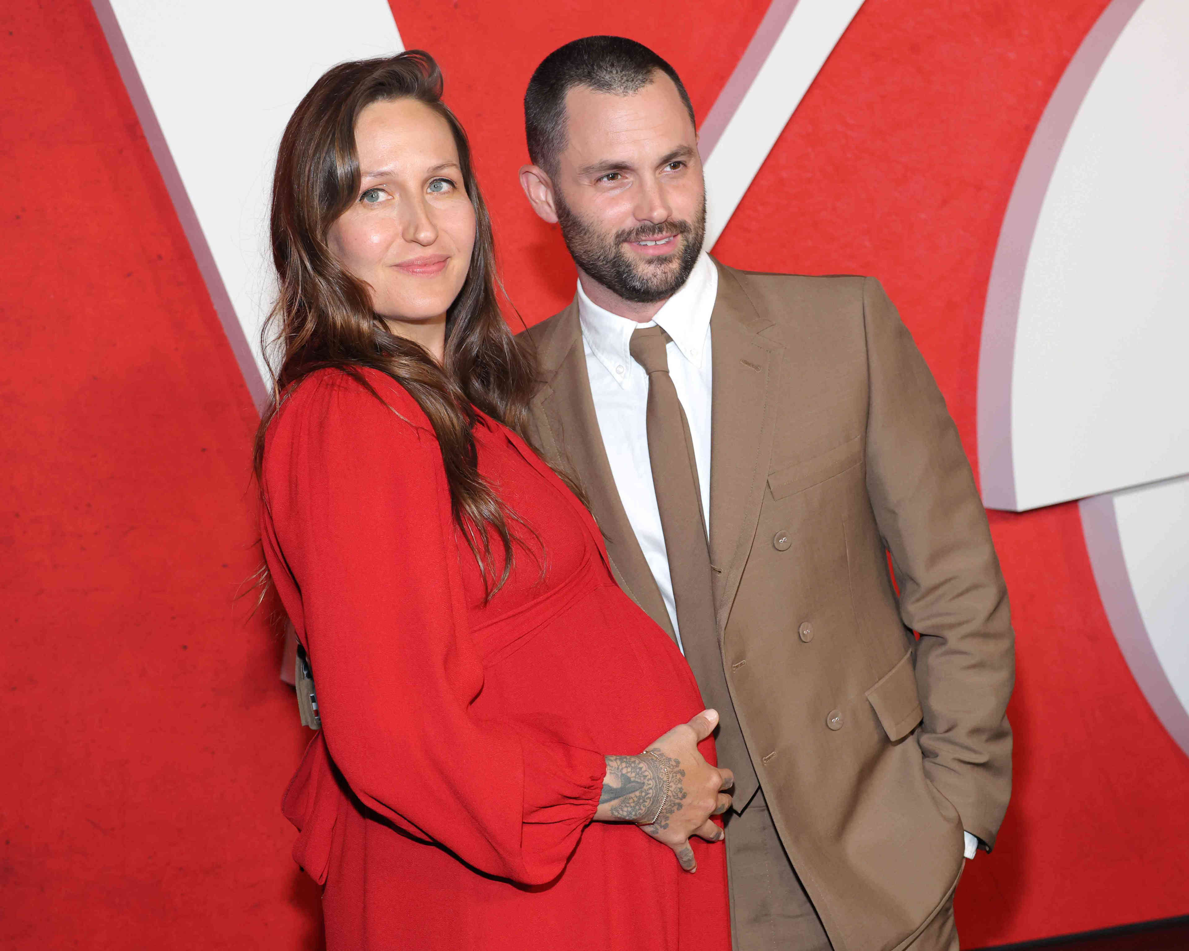 Inside the Love Lives of the Cast of 'You,' Including Penn Badgley ...