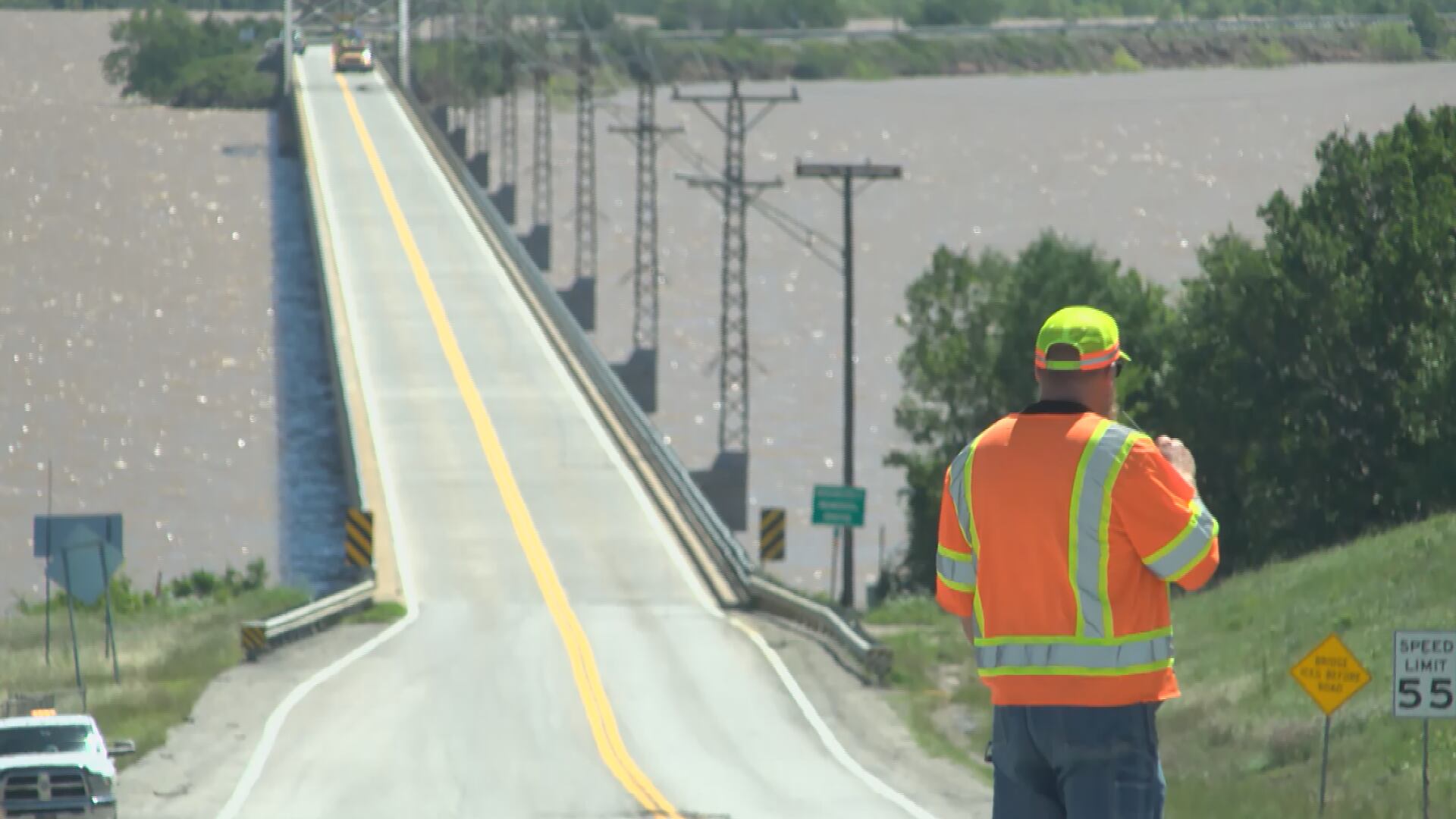 UPDATE: Roosevelt Bridge narrowed to one lane over Lake Texoma due to ...