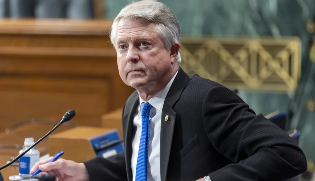 Crypto bill revives Roger Marshall push to slash credit card swipe fees