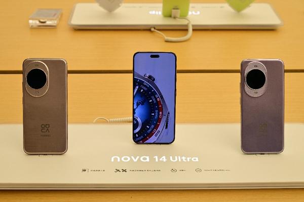 浙江金华：华为折叠屏鸿蒙电脑及nova14系列手机引关注