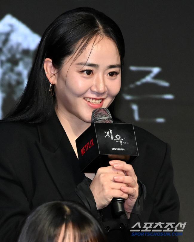 Moon Geun-young wins 女 Actor Award at Director's Cut Awards..Hell 2 ...