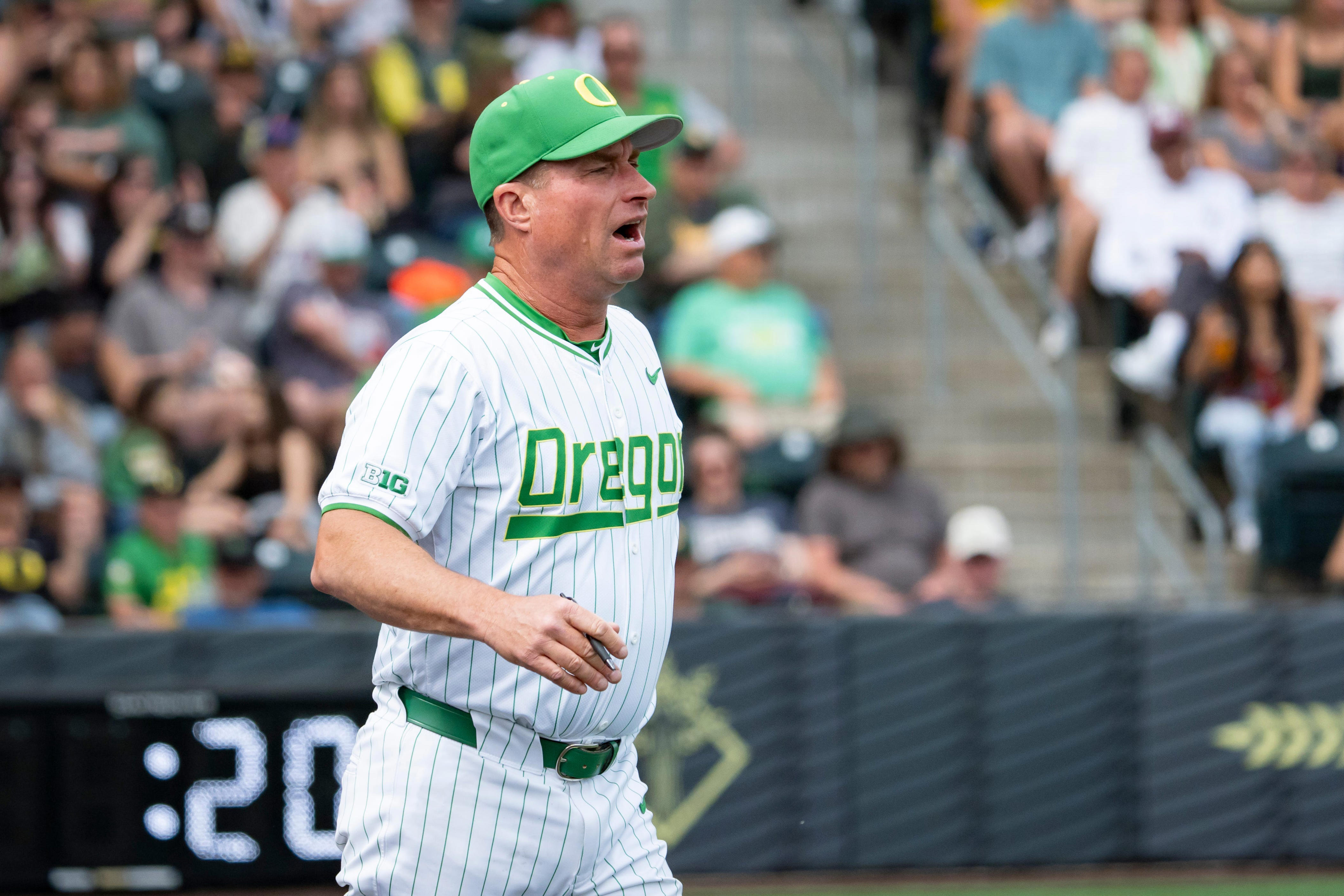 Oregon Duck fans irate over controversial call in NCAA Tournament Loss