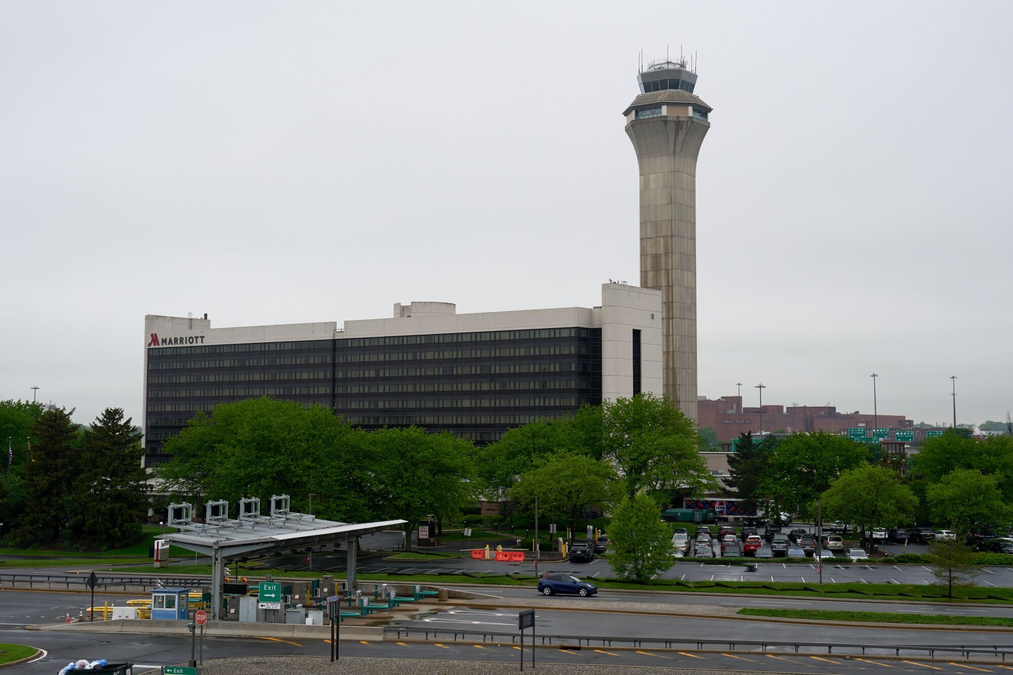 FAA Cuts Newark Flights After Air Traffic Control Issues