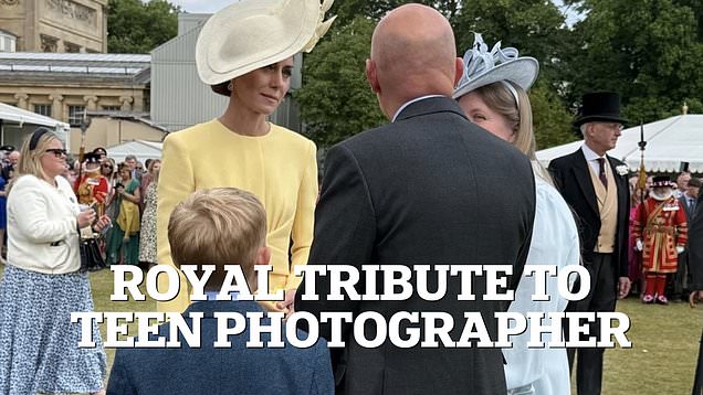 Kate meets family of teen cancer-stricken photographer Liz Hatton