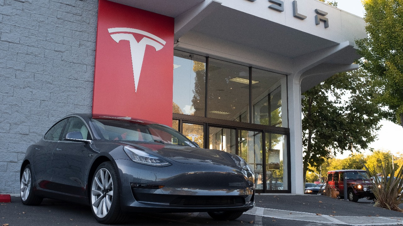 Tesla CFO earns staggering $139M compensation package