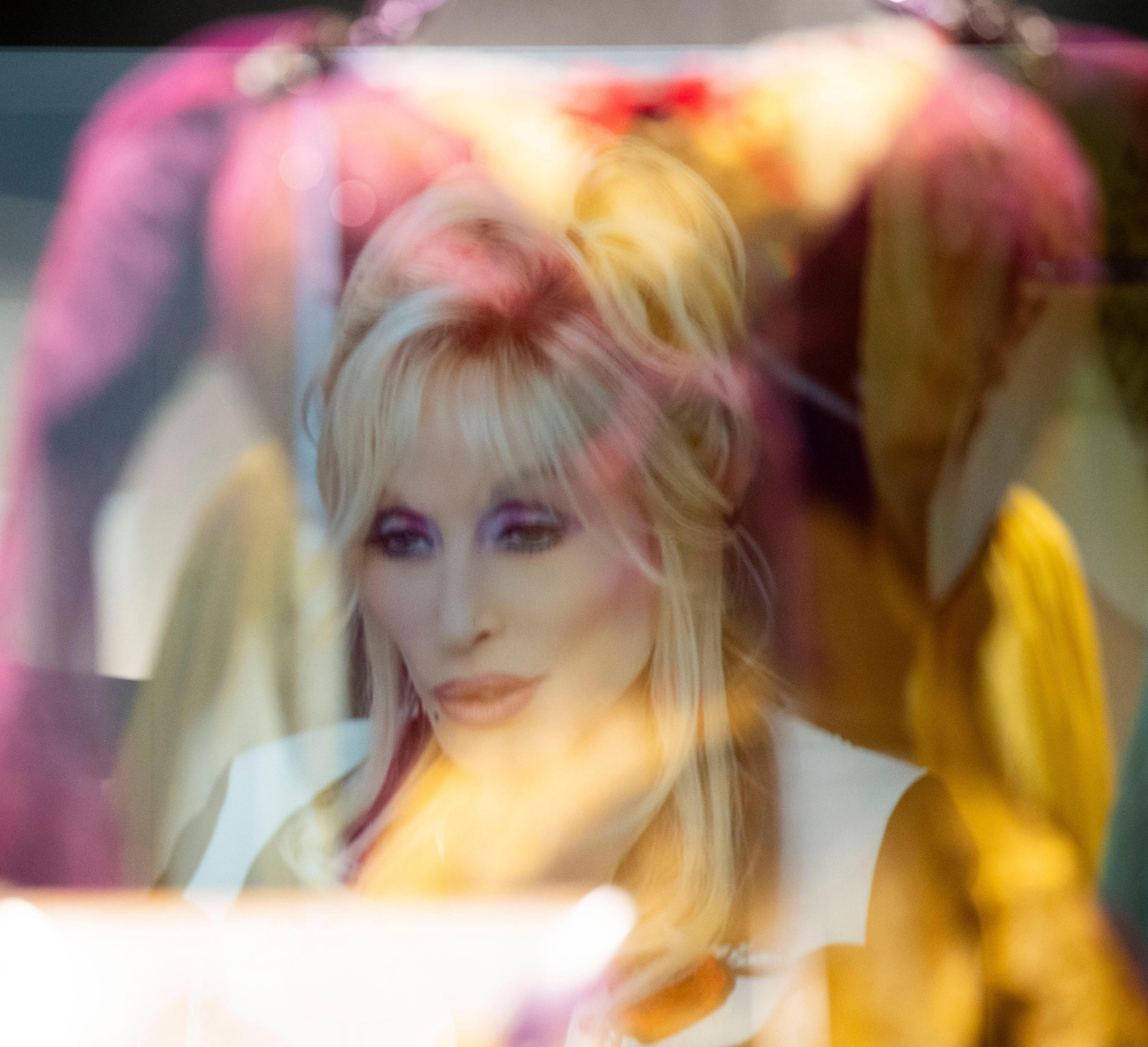 Dolly Parton kicks off Nashville premiere of new Country Music Hall of ...