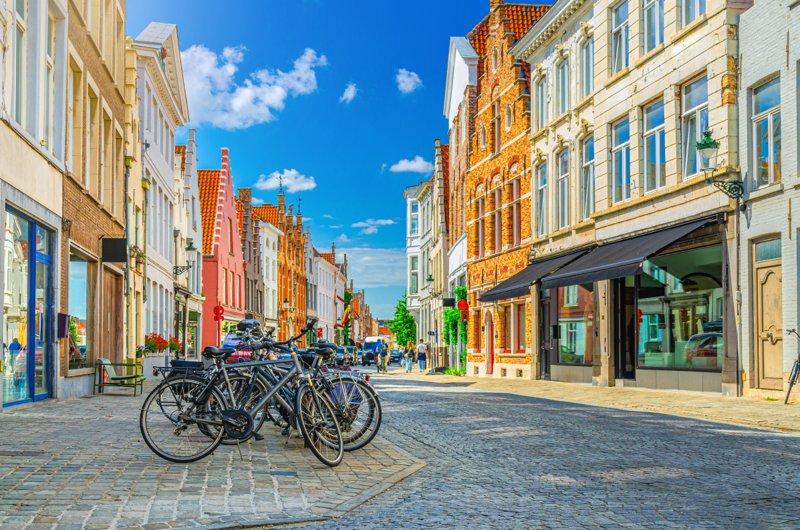 Rammes av bisarre tyverier